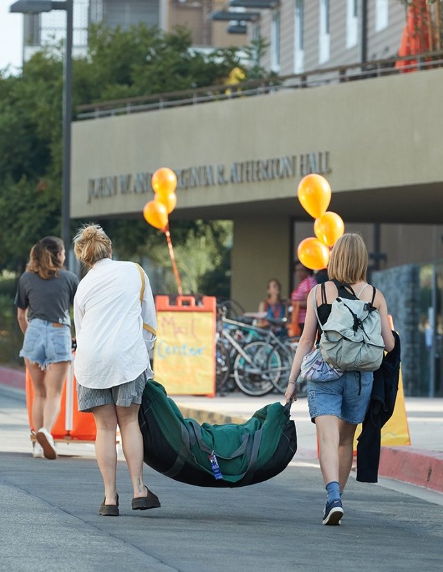 Moving In & Out | Pitzer College